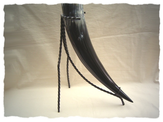 Großer Trinkhornständer aus Eisen