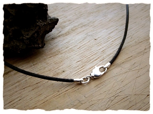 Halsband aus Leder mit Karabiner - Schwarz oder Braun