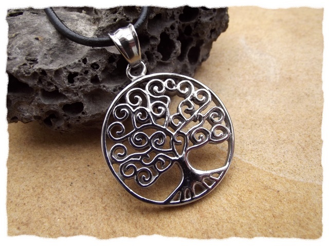 Amulett Baum des Lebens aus Edelstahl mit Halsband