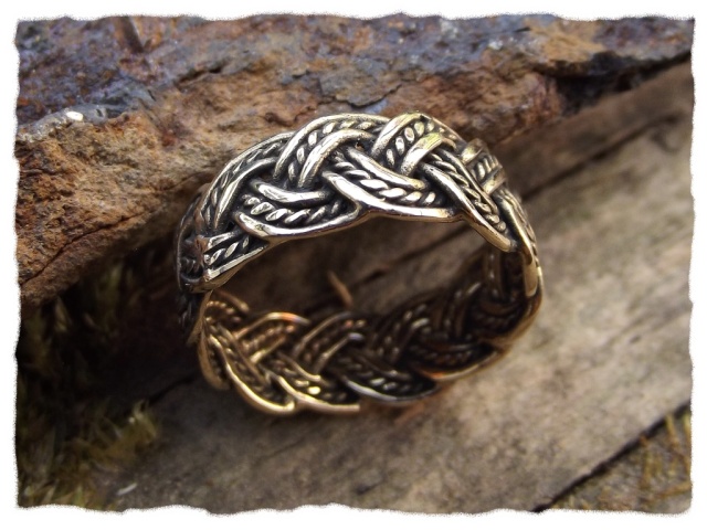 Keltischer Ring aus Bronze mit Flechtmuster